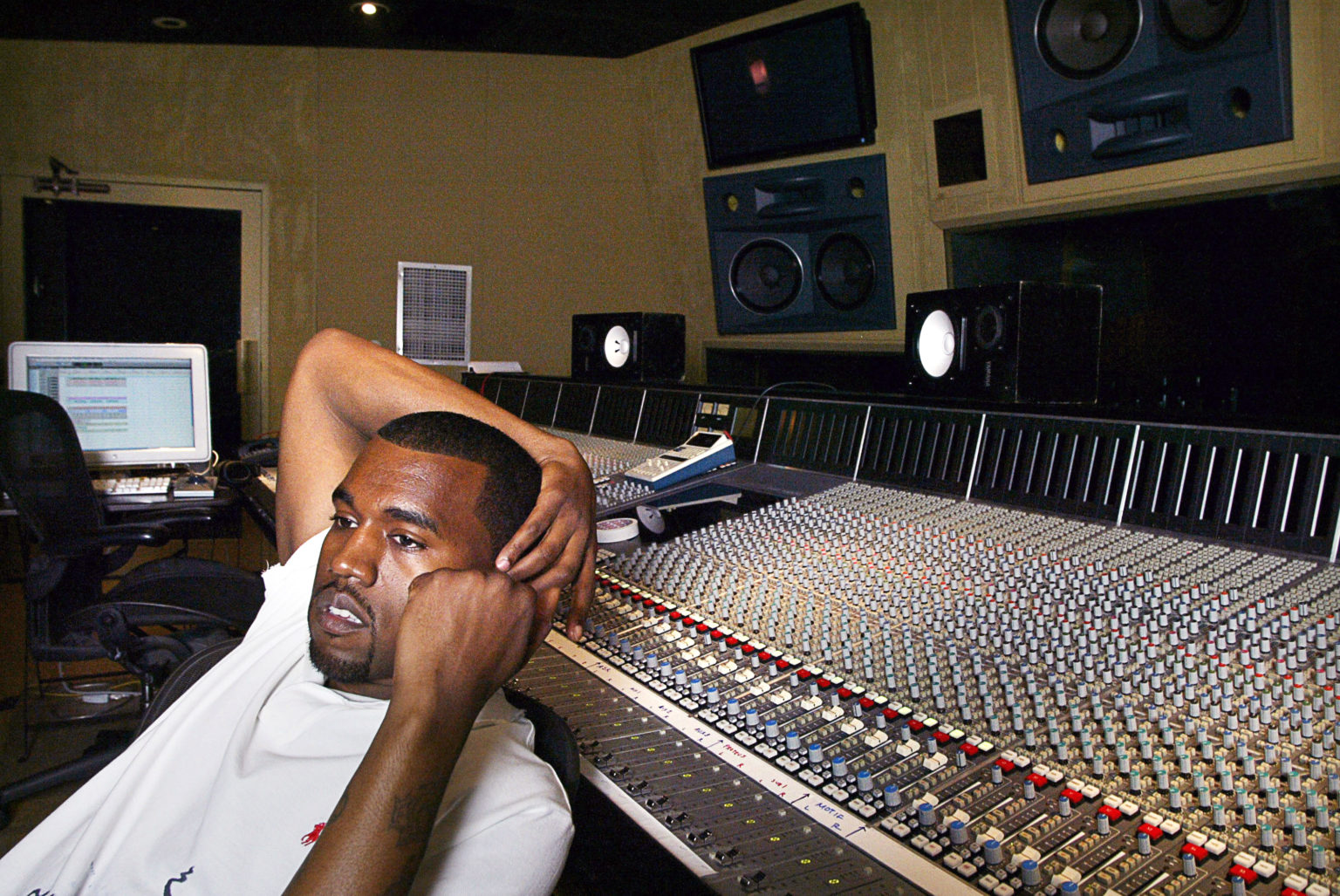 10 Rappers Who Produce Their Own Beats - Smart Rapper
